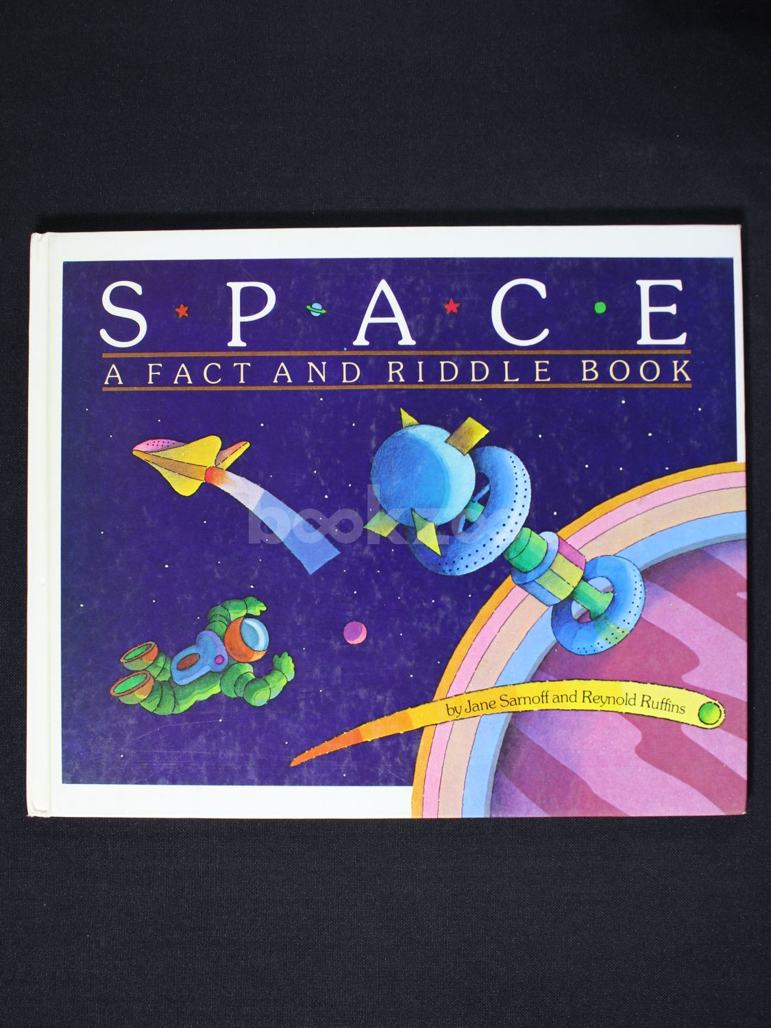 Buy Space : A Fact and Riddle Book at online bookstore bookzoo.in ...